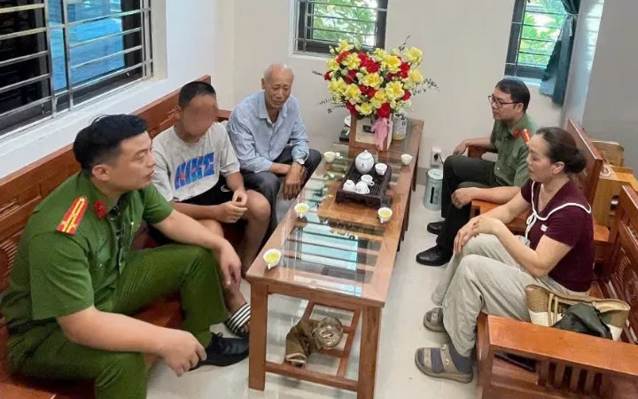 Sau hơn 24 giờ tìm kiếm, bé trai tự kỷ đi lạc được đoàn tụ với gia đình