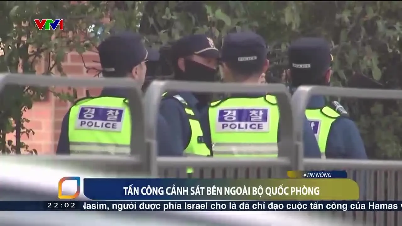 Tấn công cảnh sát trước trụ sở Bộ Quốc phòng Hàn Quốc