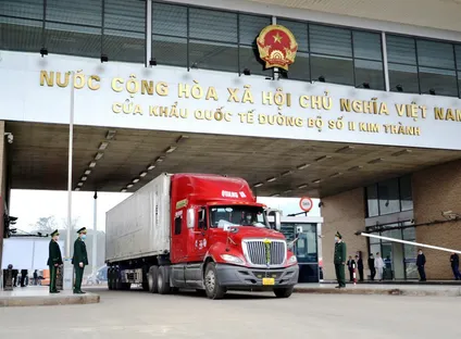 Goods export runs smoothly at Lao Cai Border Gate | VTV