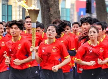 SEA Games torch tours Hanoi | VTV