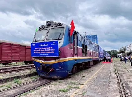 Train carrying exports to China from southern Binh Duong province ...