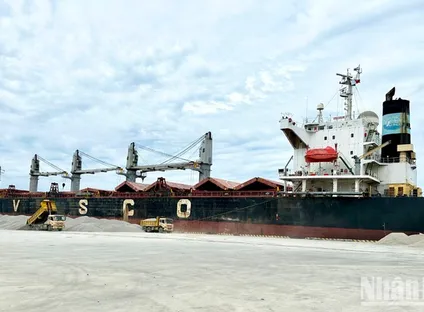Ca Na General Port welcomes large vessel | VTV