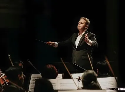 Finish conductor, Vietnamese violist perform at Saigon Opera House | VTV